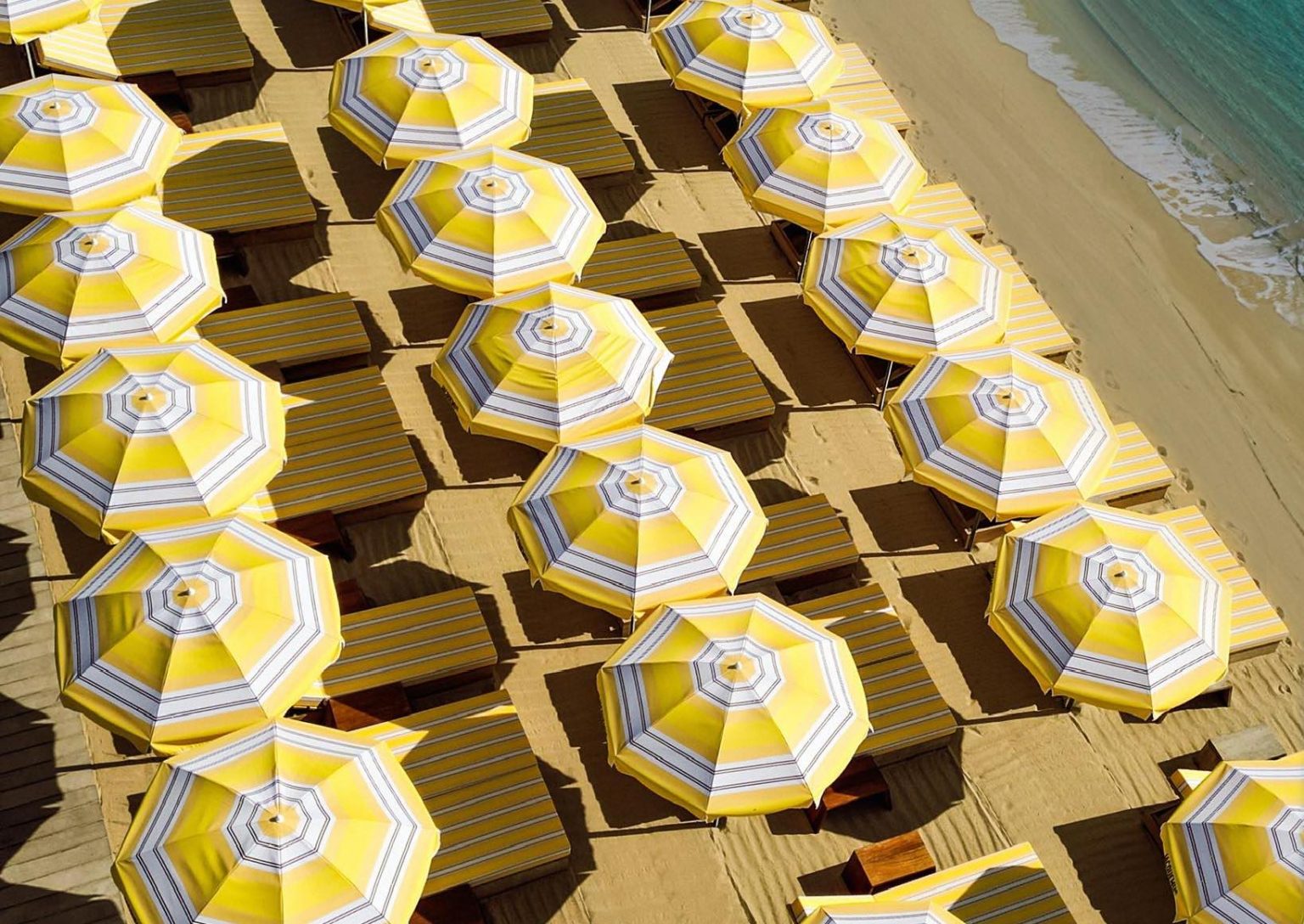 Indie Beach Saint-Tropez, Un été en mode Jacquemus - Toutma